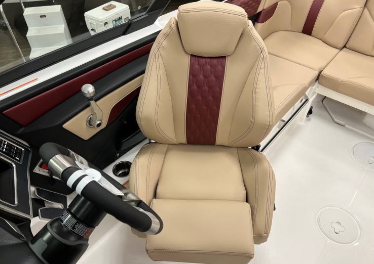 2024 Mastercraft XT20 - Midnite Black/Sangria Flake