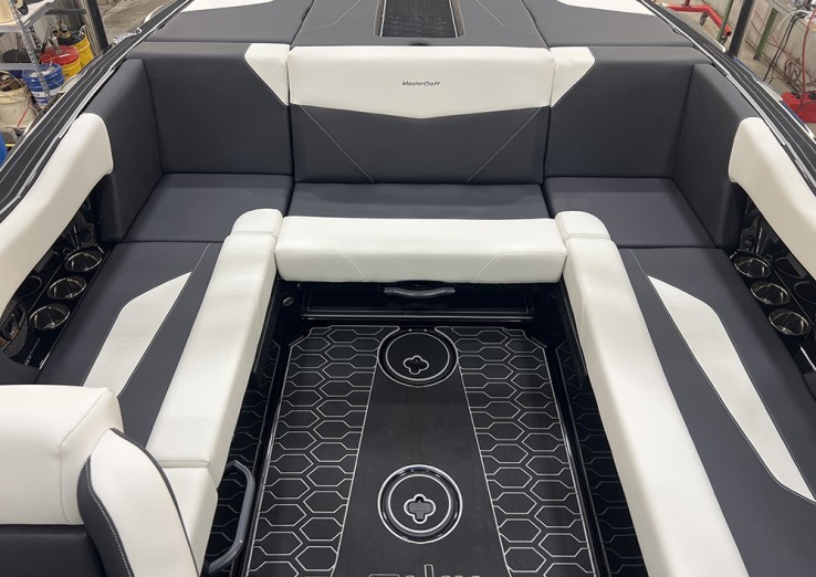 2025 Mastercraft NXT22 - Midnight Black