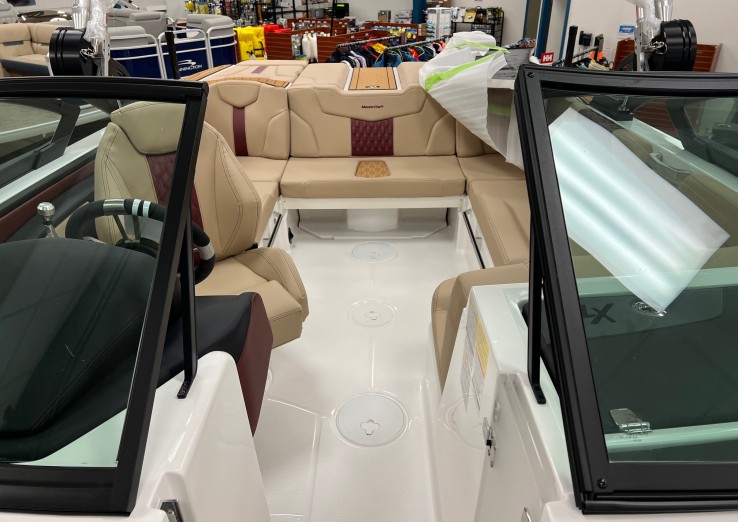 2024 Mastercraft XT20 - Midnite Black/Sangria Flake